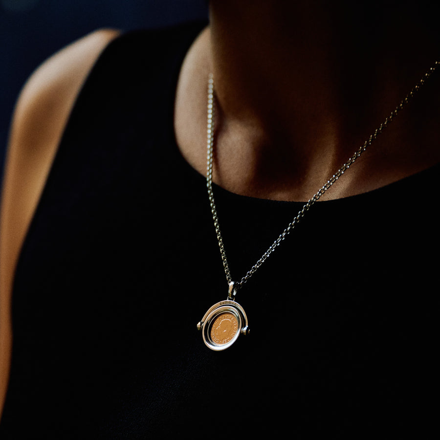 886 2025 Quarter Sovereign Spinning Pendant with Chain Sterling Silver ...