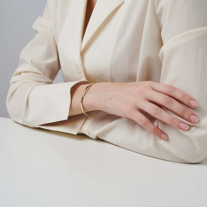 886 Fine Poem Cuff in 18ct Yellow Gold – 886 Royal Mint